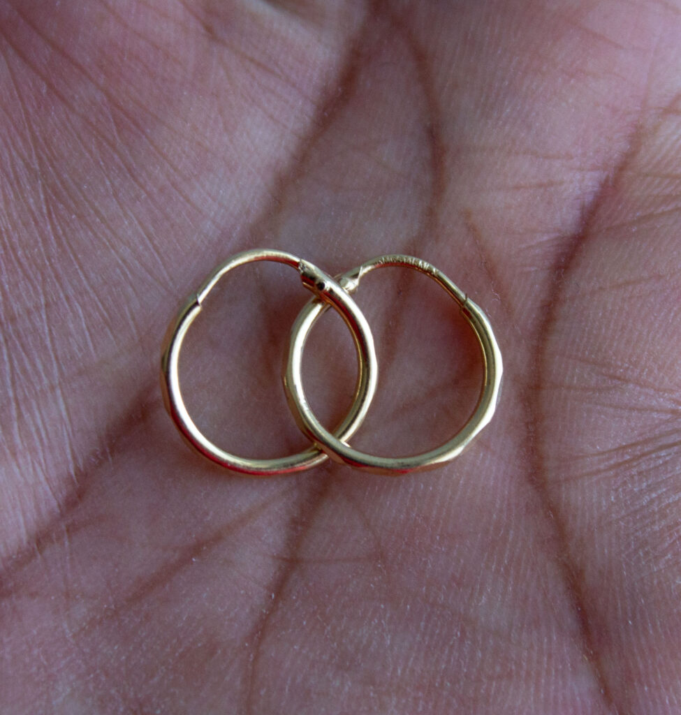 Arracadas y Huggies de Oro. Diseños especiales en 18k, 14k y 10k